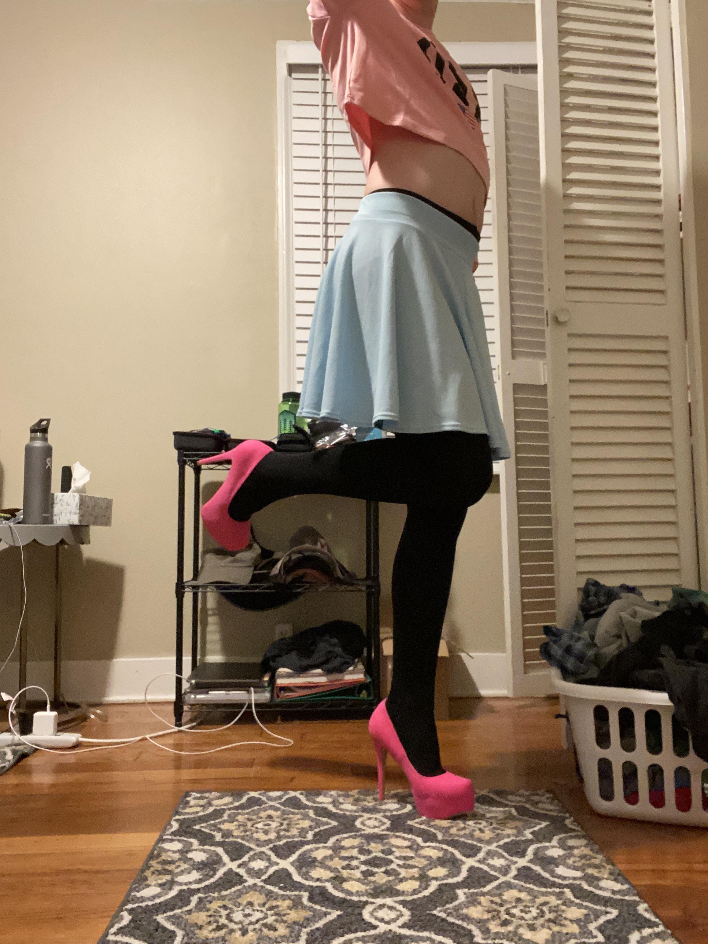 Striking a pose for you | Scrolller