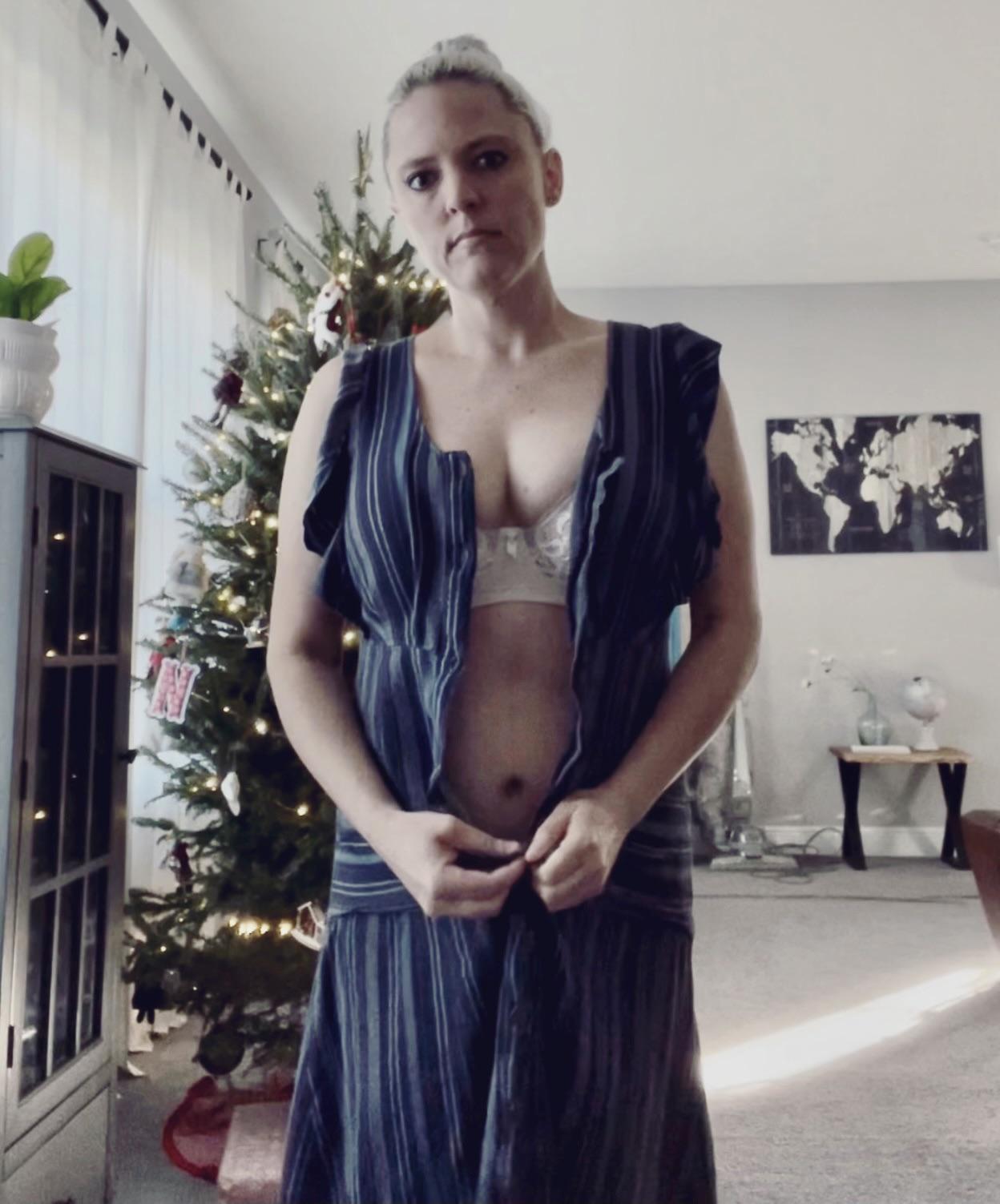 Strip tease before everything came off (f40) | Scrolller