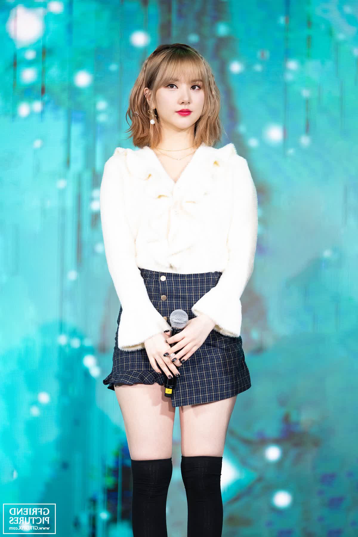 Stroke me 🐱 | Scrolller