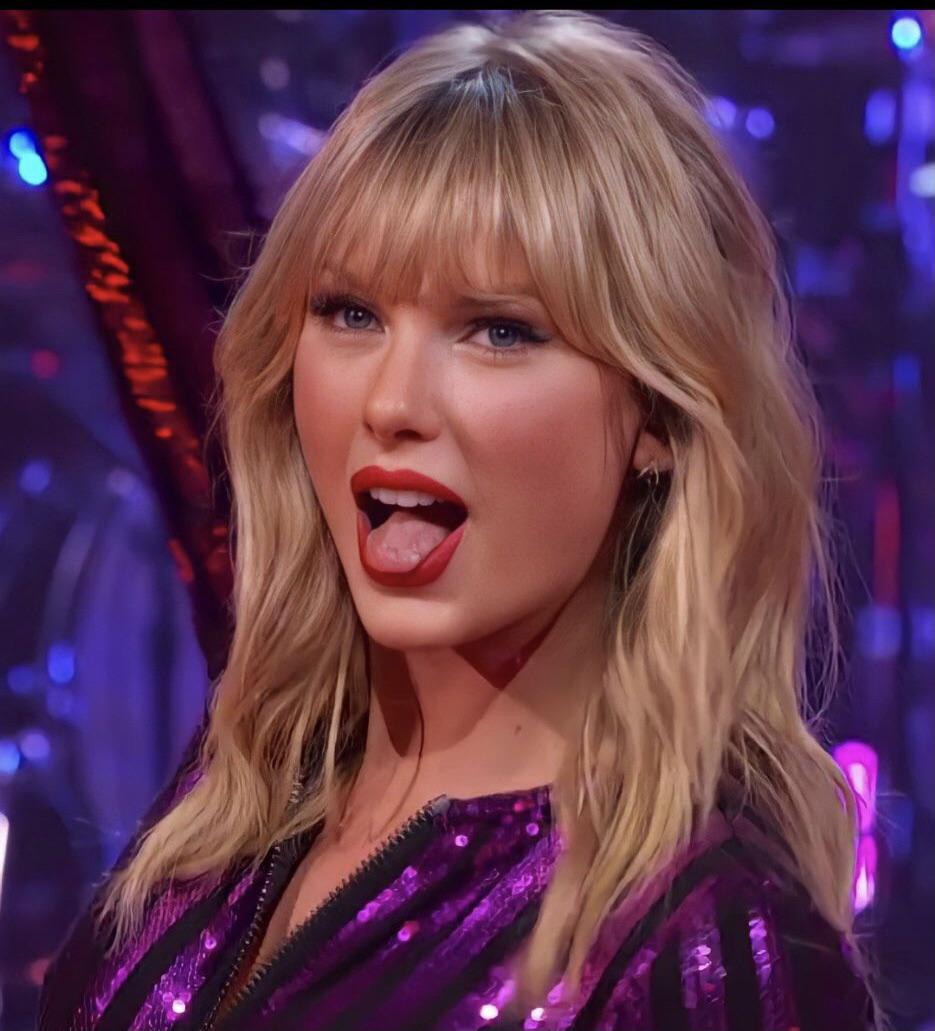 Stroking and worshipping my goddess and it feels so good. | Scrolller