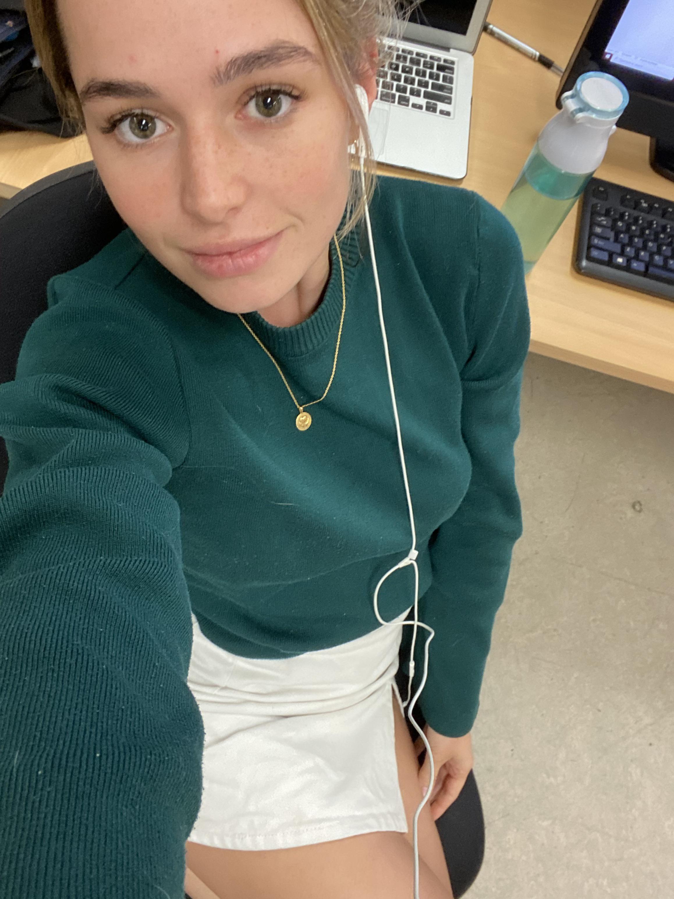Study selfie 😜 [F22] | Scrolller
