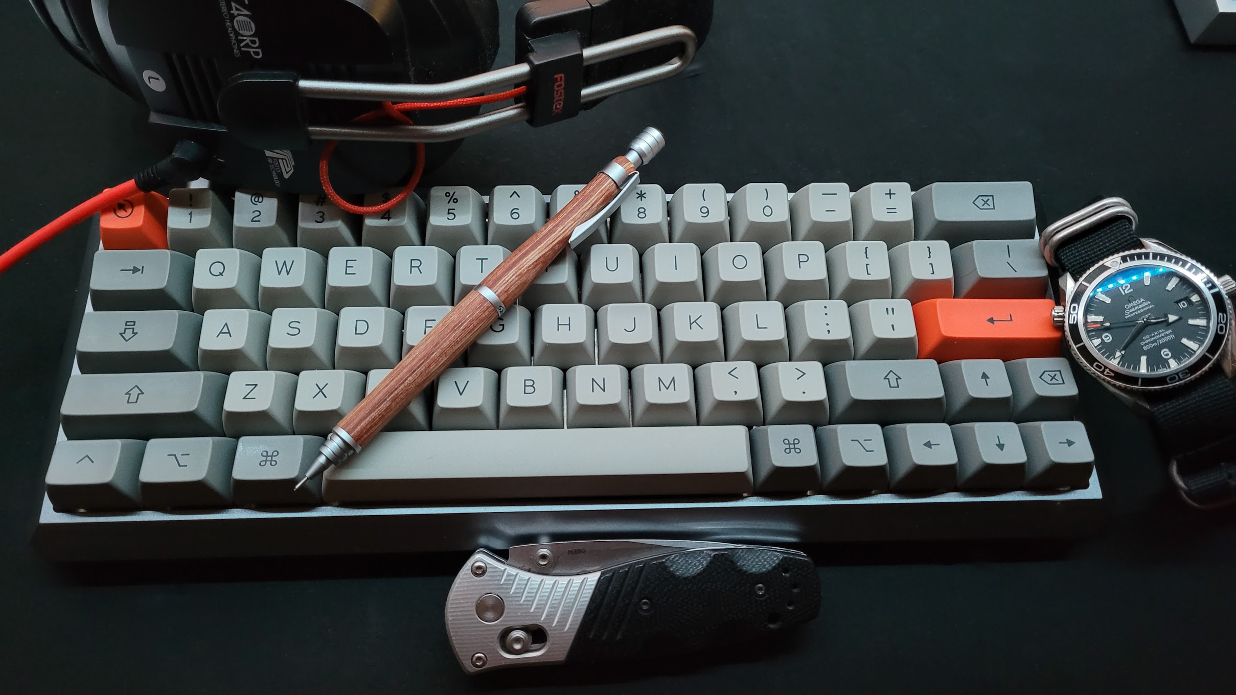 Stuff on my Desk | Scrolller