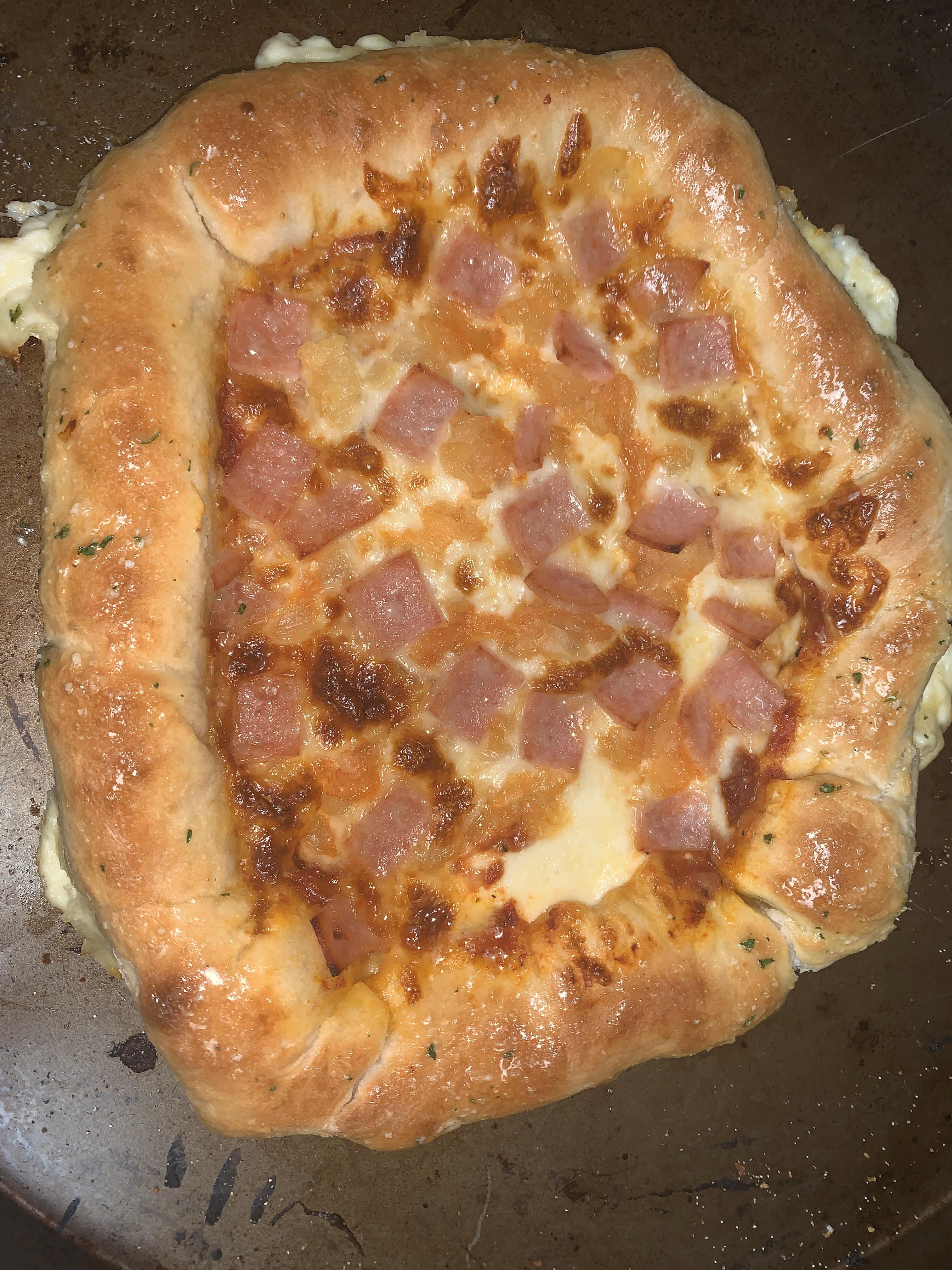 Stuffed crust Hawaiian I made for my mom | Scrolller