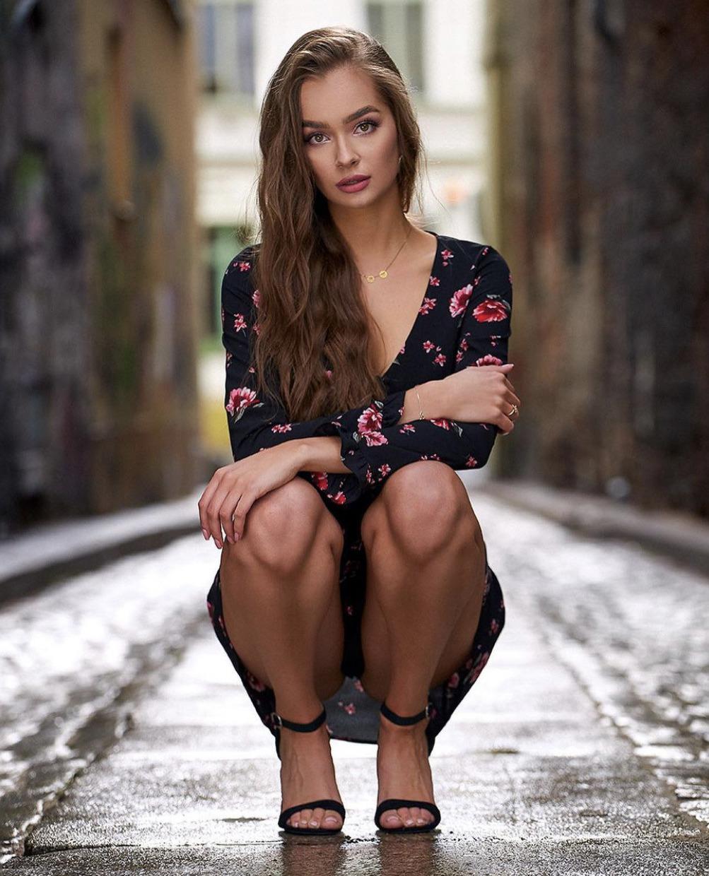 Stunning Brunette | Scrolller