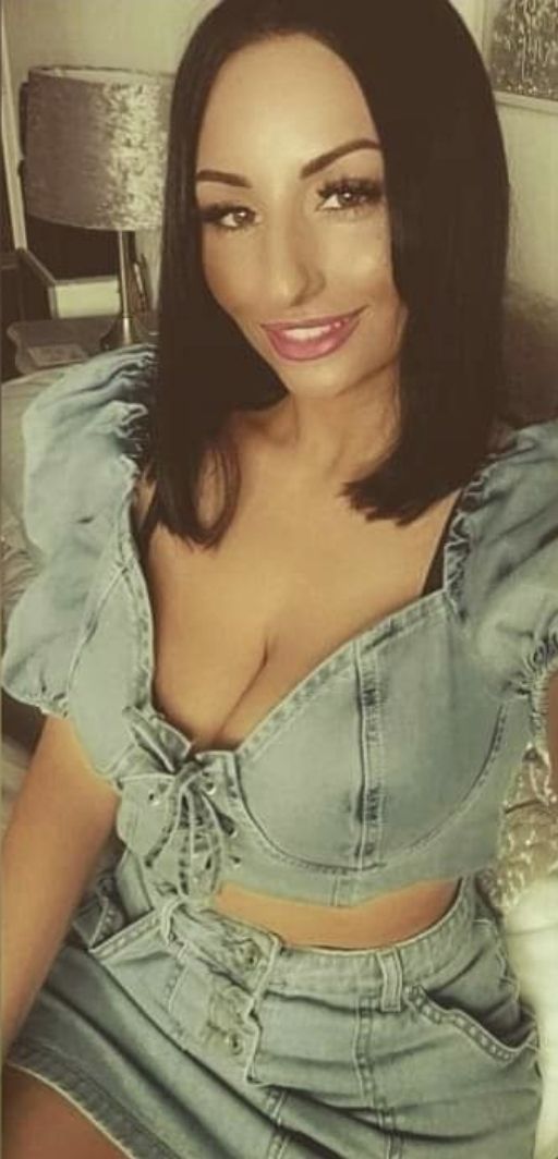 Stunning claire | Scrolller