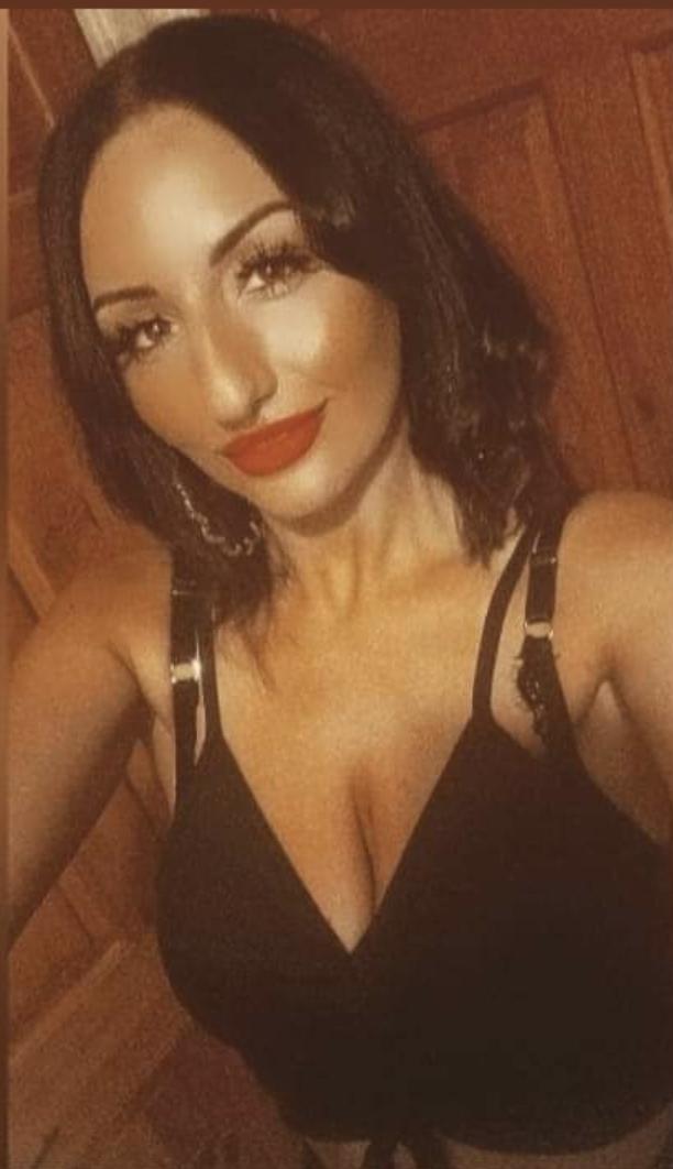 Stunning Claire | Scrolller