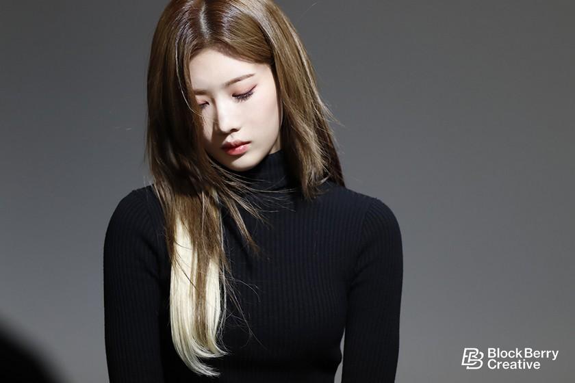 Stunning Kim Lip | Scrolller