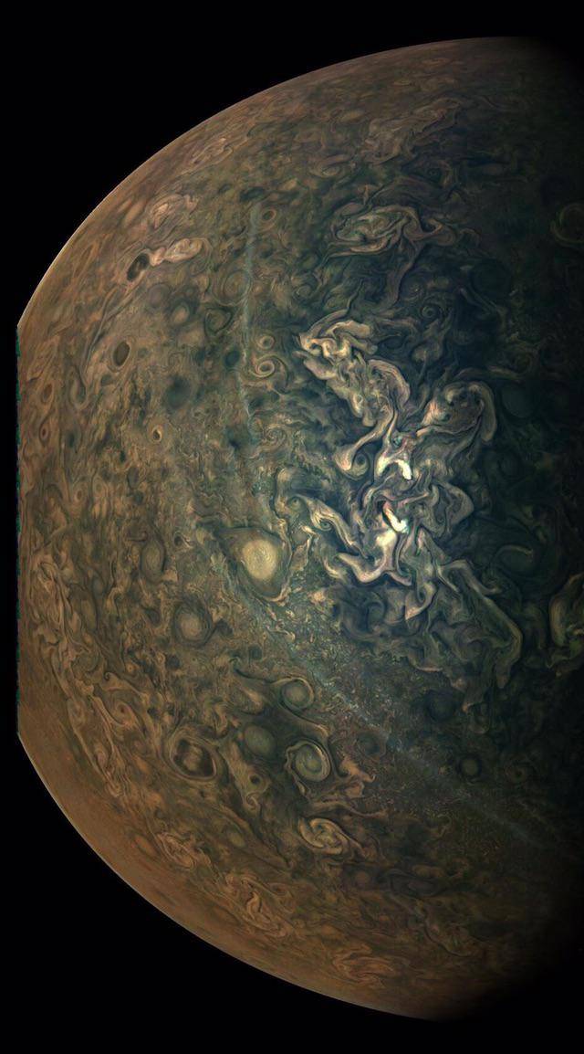 Stunning photo of Jupiter by Nasa's Juno spacecraft | Scrolller