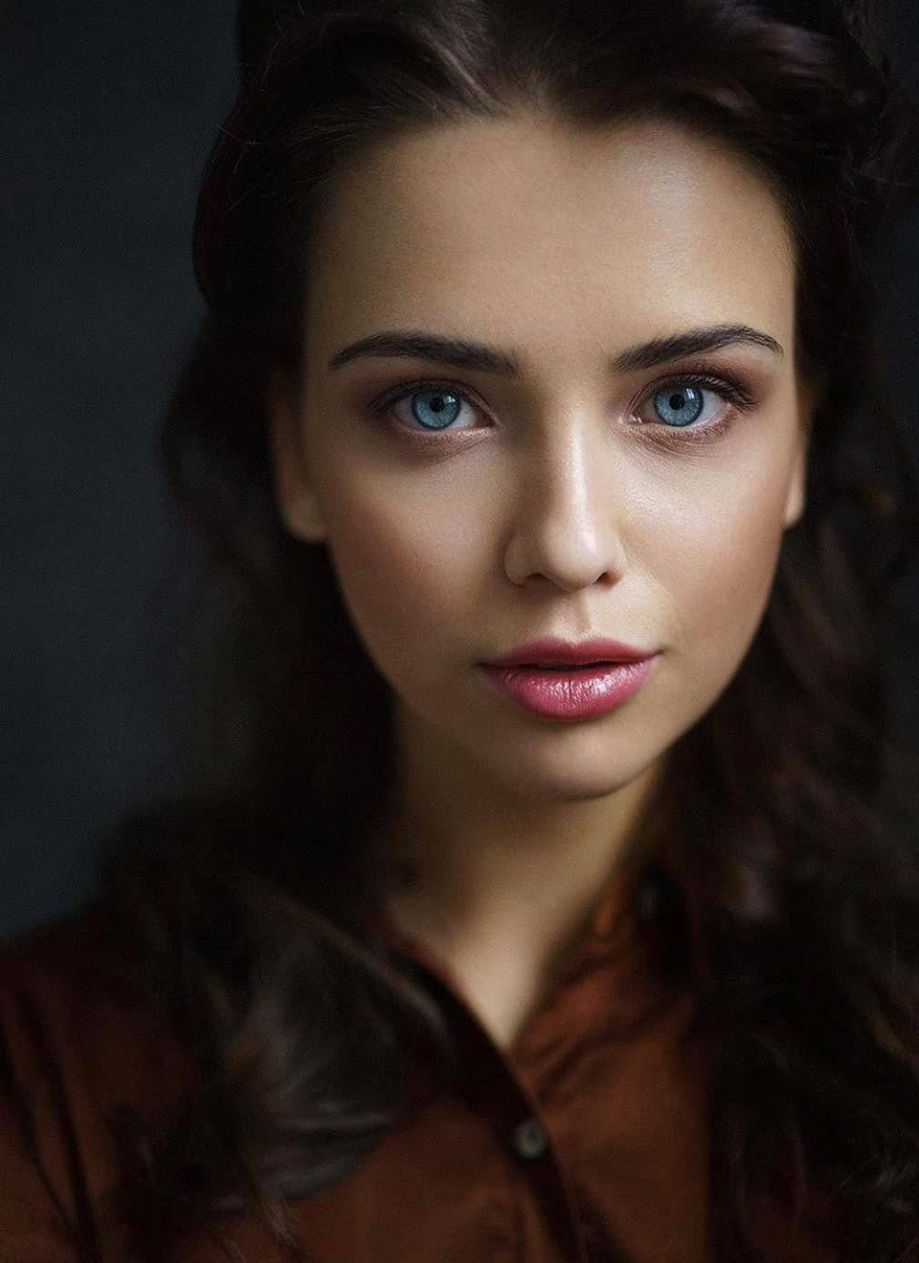 Stunning, unknown Girl... | Scrolller