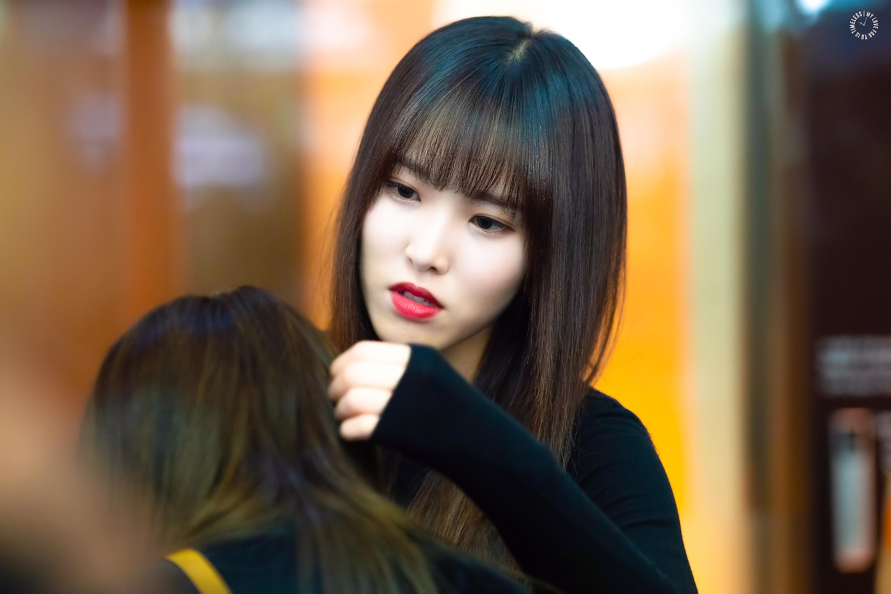 Stunning Yuju! | Scrolller