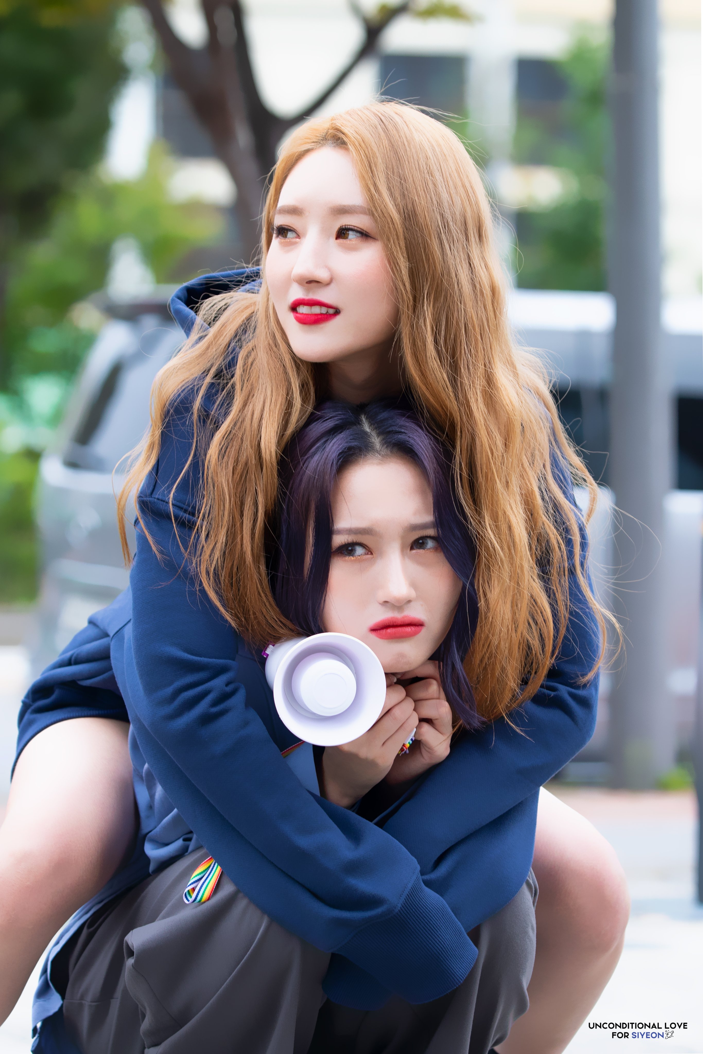 SuA and Siyeon | Scrolller