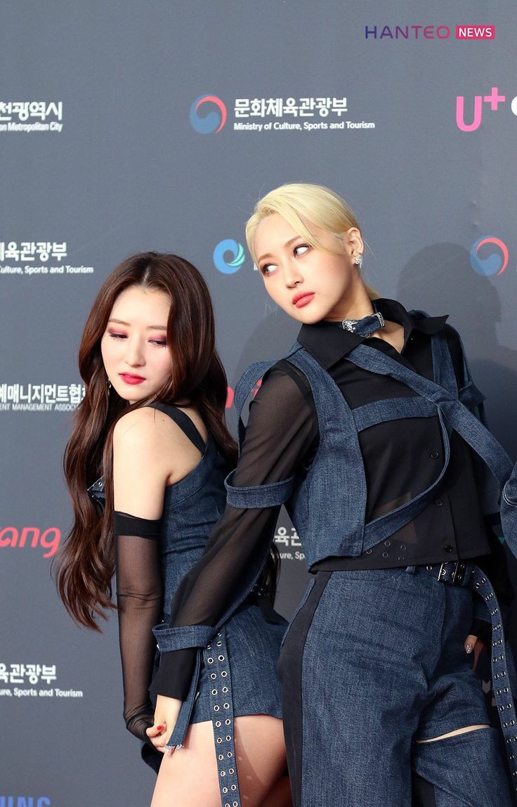 Sua and Siyeon | Scrolller