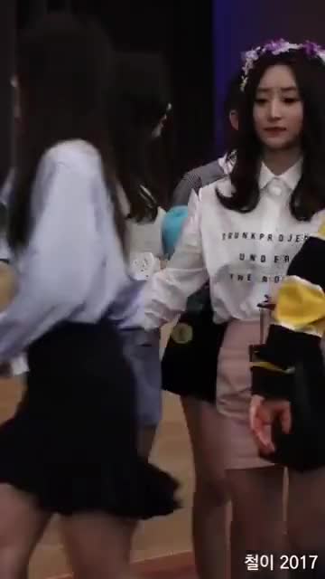 SuA: Siyeon is mine! She is mine! | Scrolller