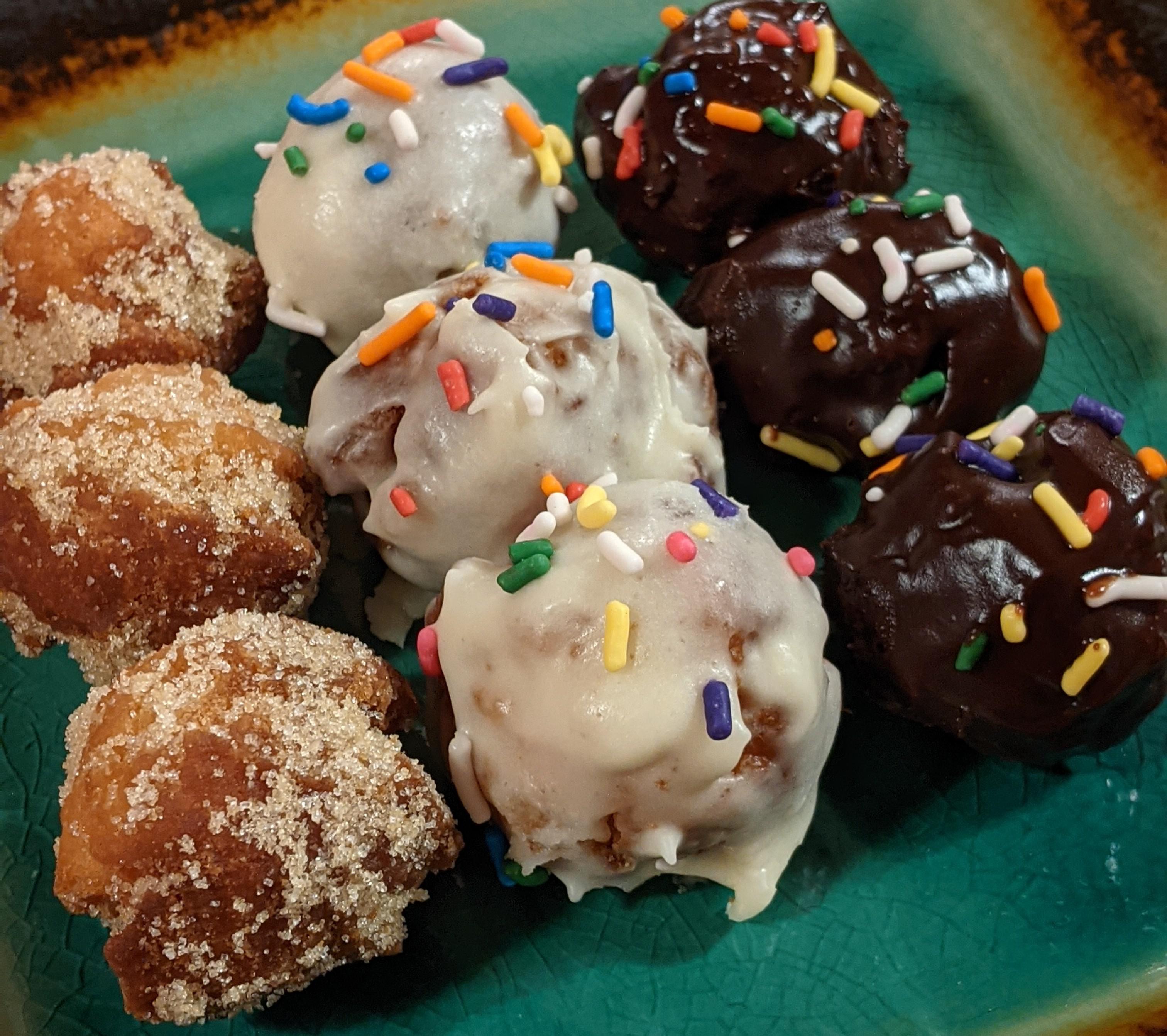 Sugar, Vanilla & Chocolate Deep-Fried "Timbits" | Scrolller