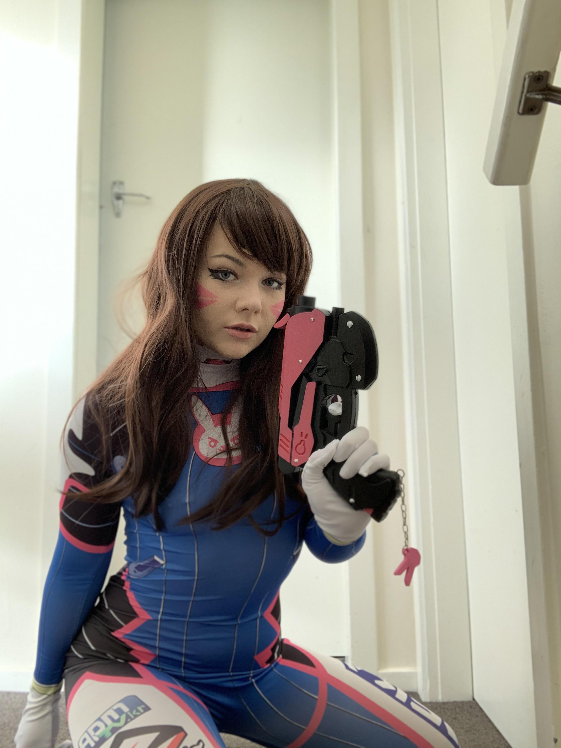 Suiting up! D.Va cosplay by Angel 🖤 | Scrolller