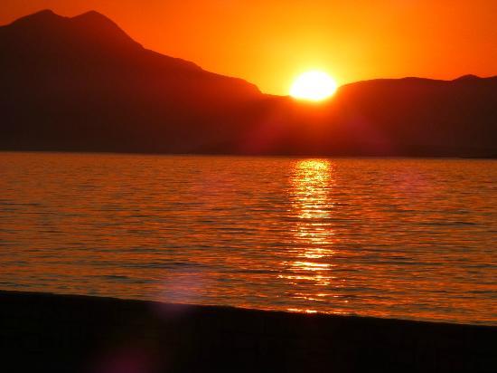 Sun setting | Scrolller