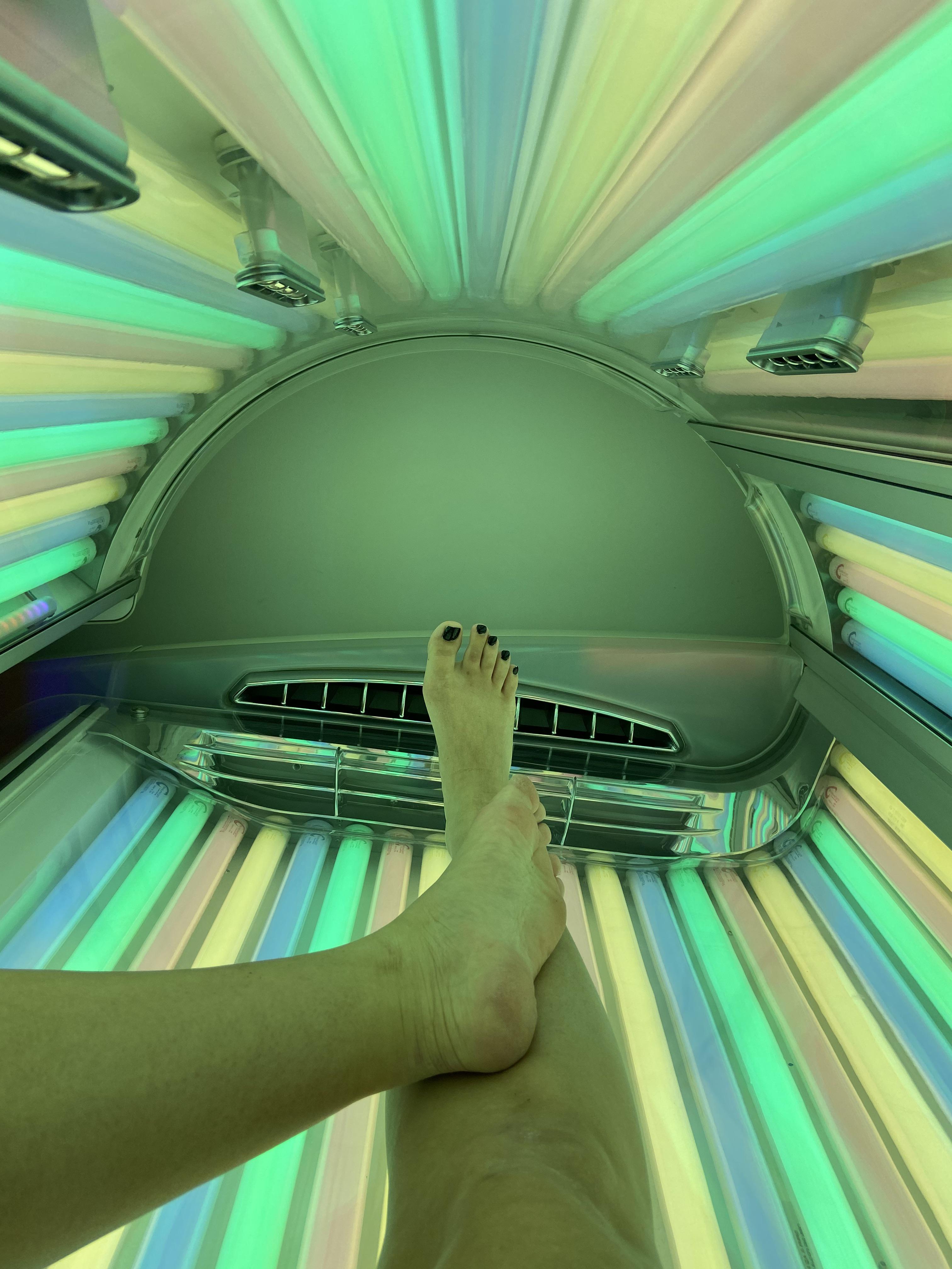 Sunbathing ☀️💦 | Scrolller