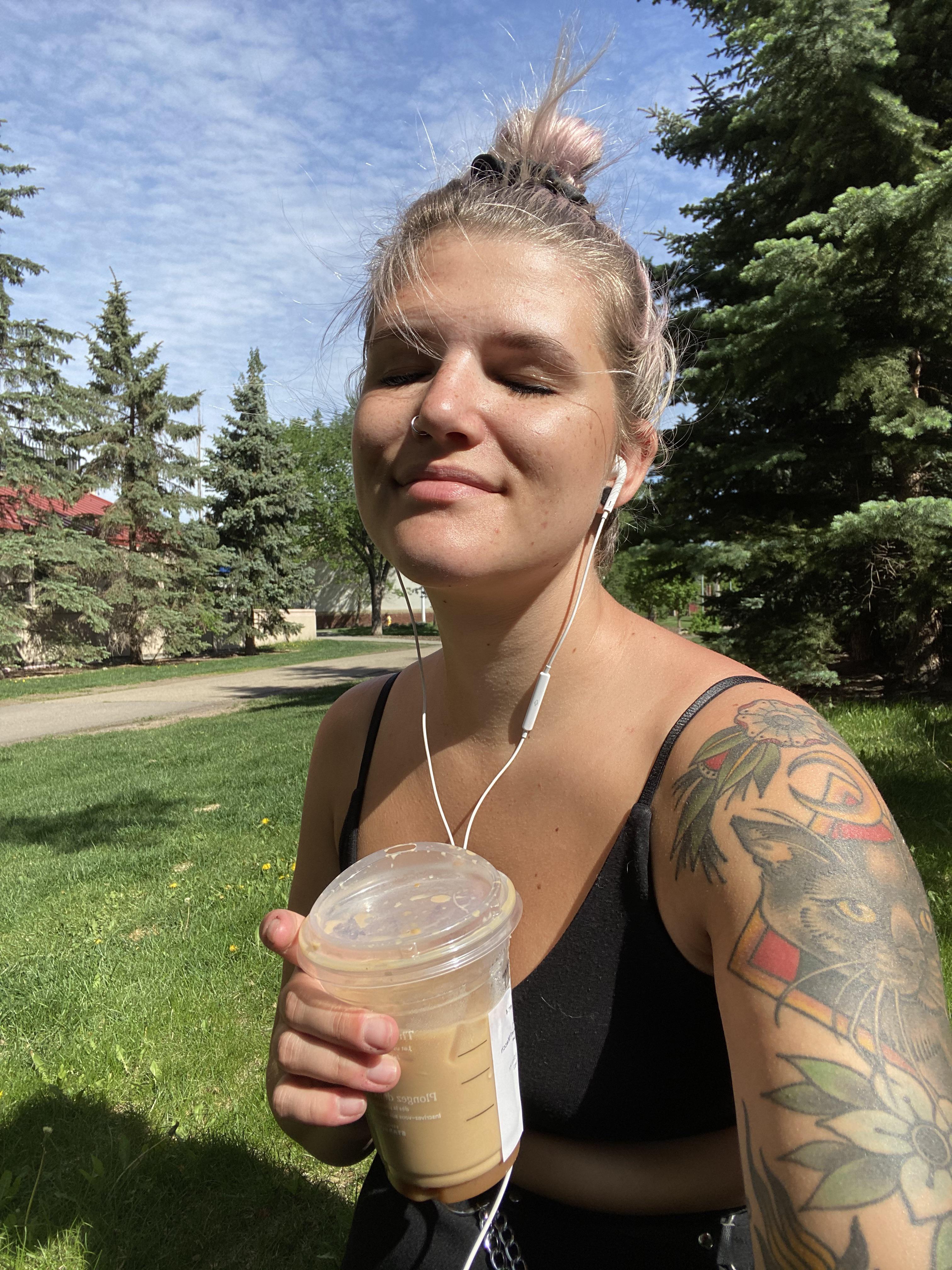 Sunny day goddess ☀️ | Scrolller