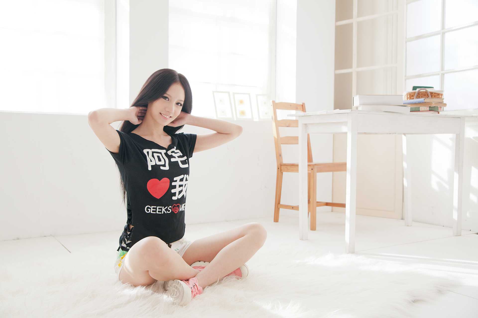 Sunny Lin - Cross-legged | Scrolller