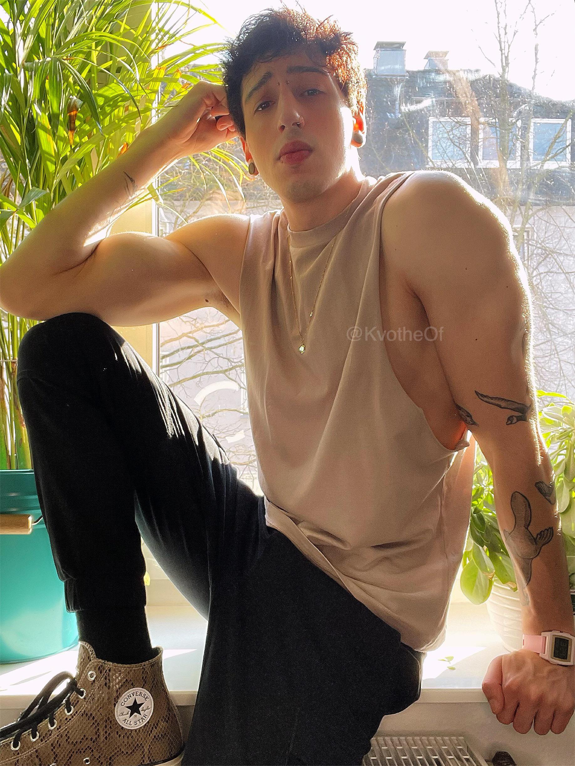 sun's out, guns out 🌞 | Scrolller