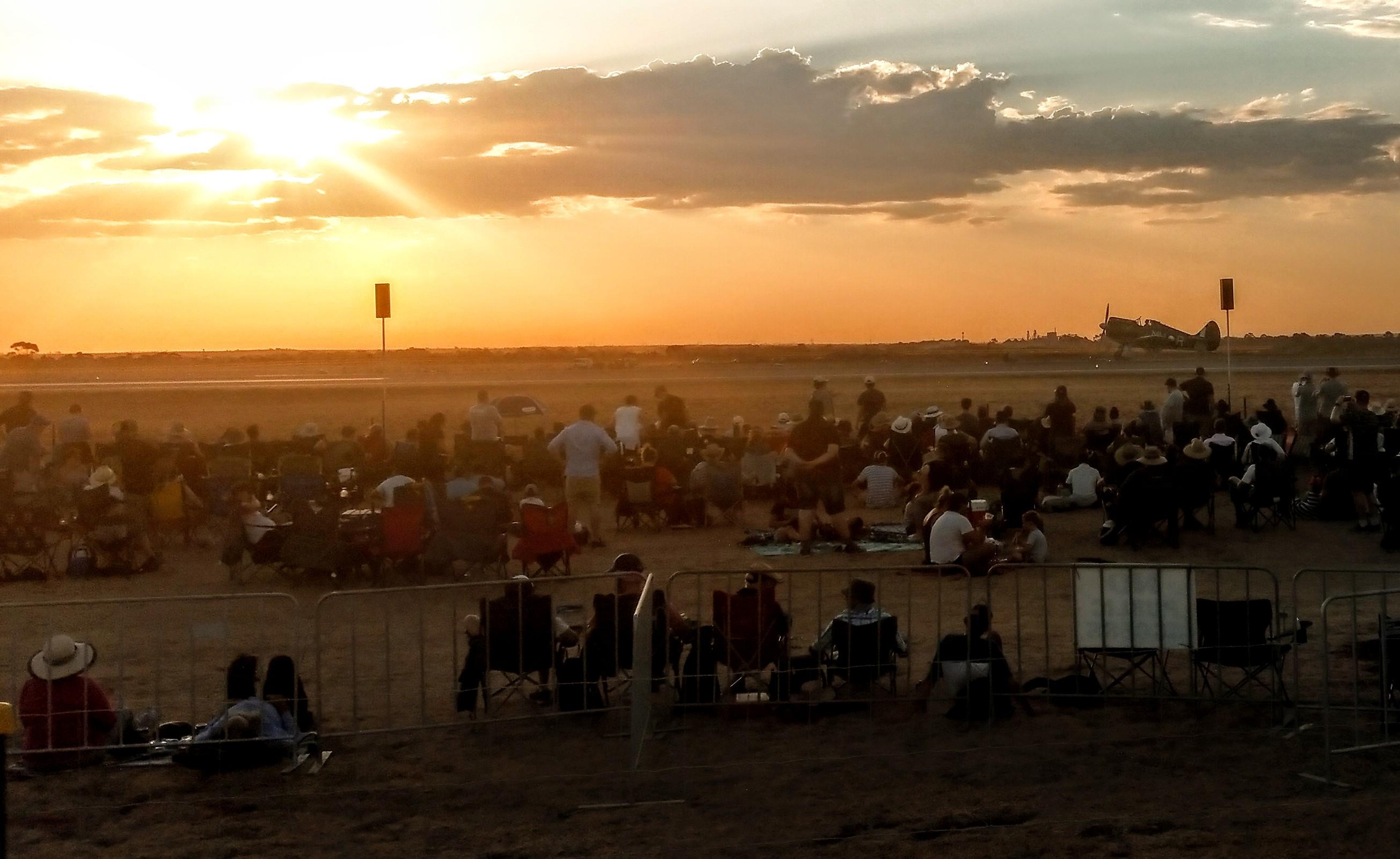 Sunset landing at Avalon Airshow 2019 | Scrolller