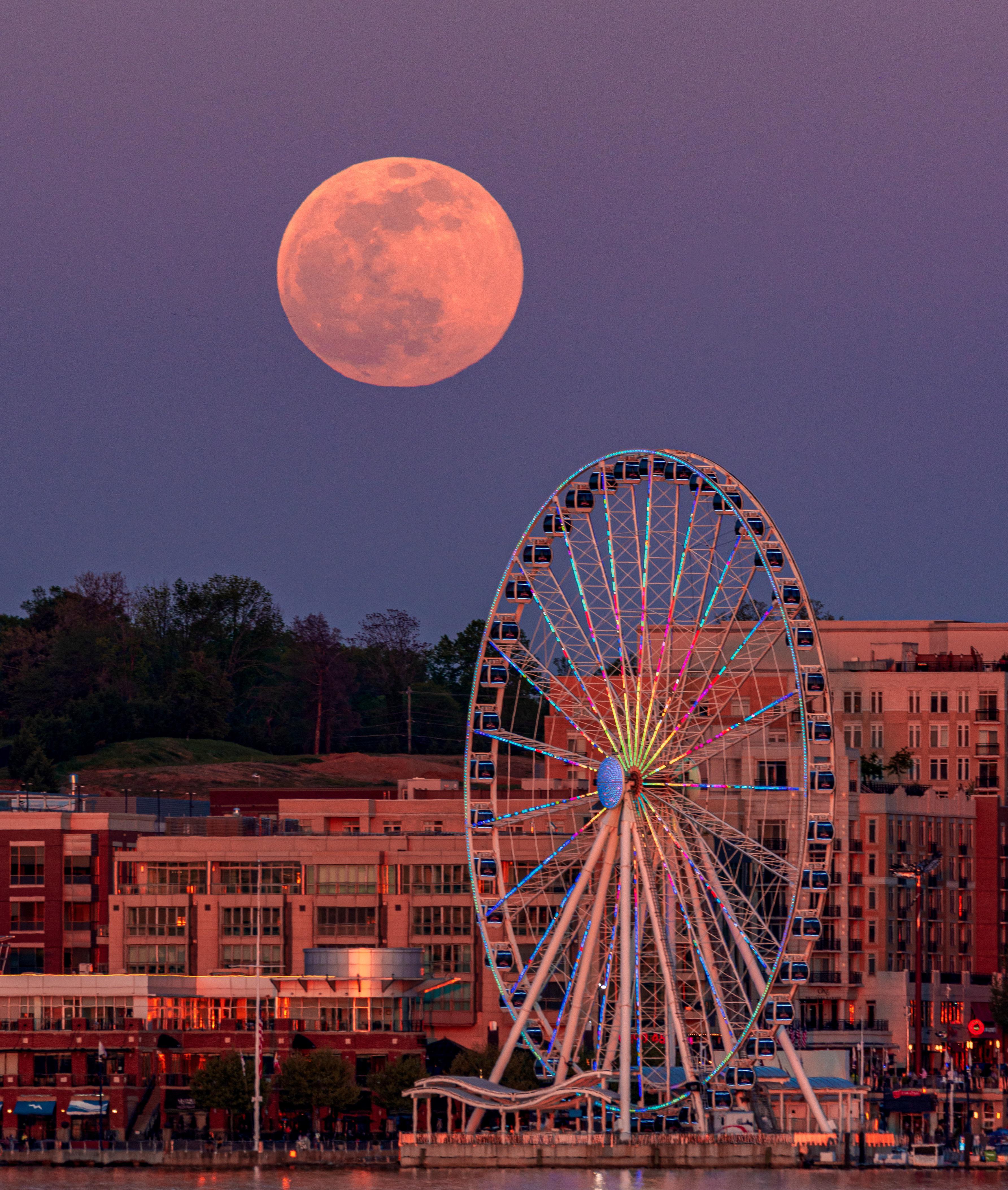 Super moon rising. [crop] | Scrolller