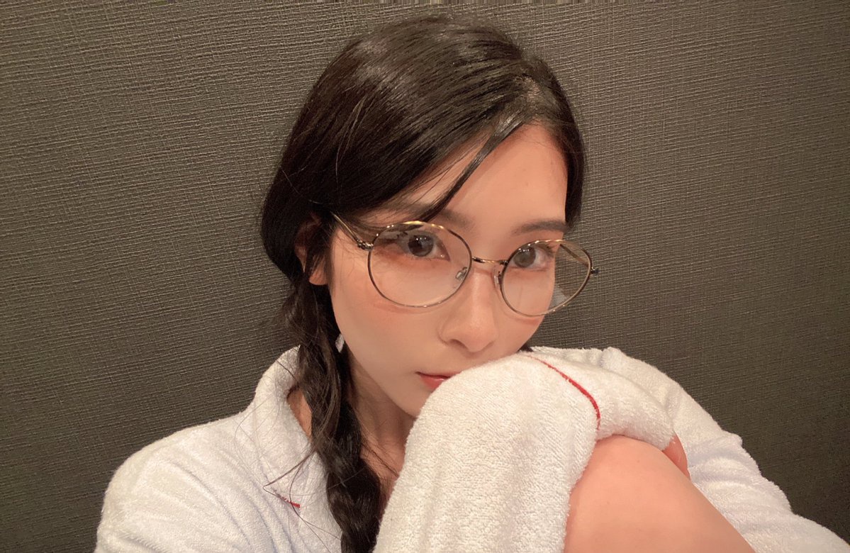 Suzu Honjo 👓 | Scrolller