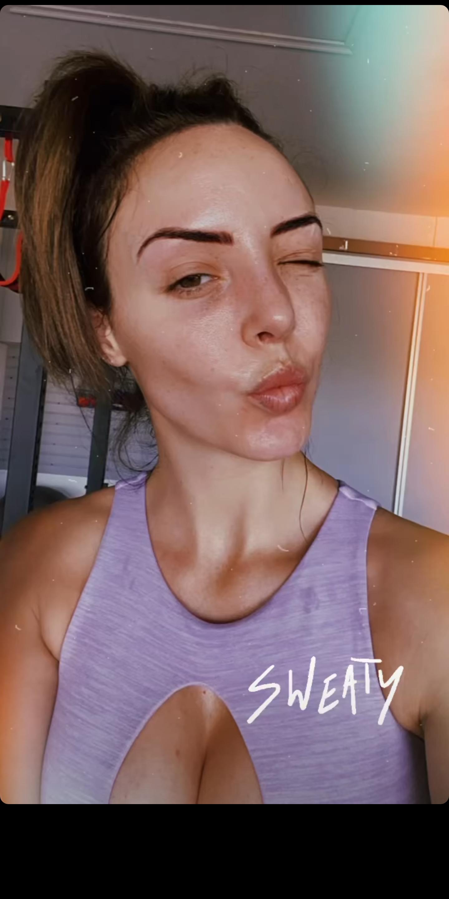 Sexy Cassie | Scrolller