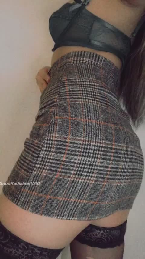 take me to your office and bend me over on your desk 🥰 | Scrolller