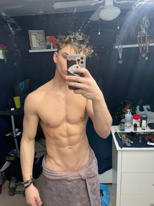 Take my towel off😉 | Scrolller