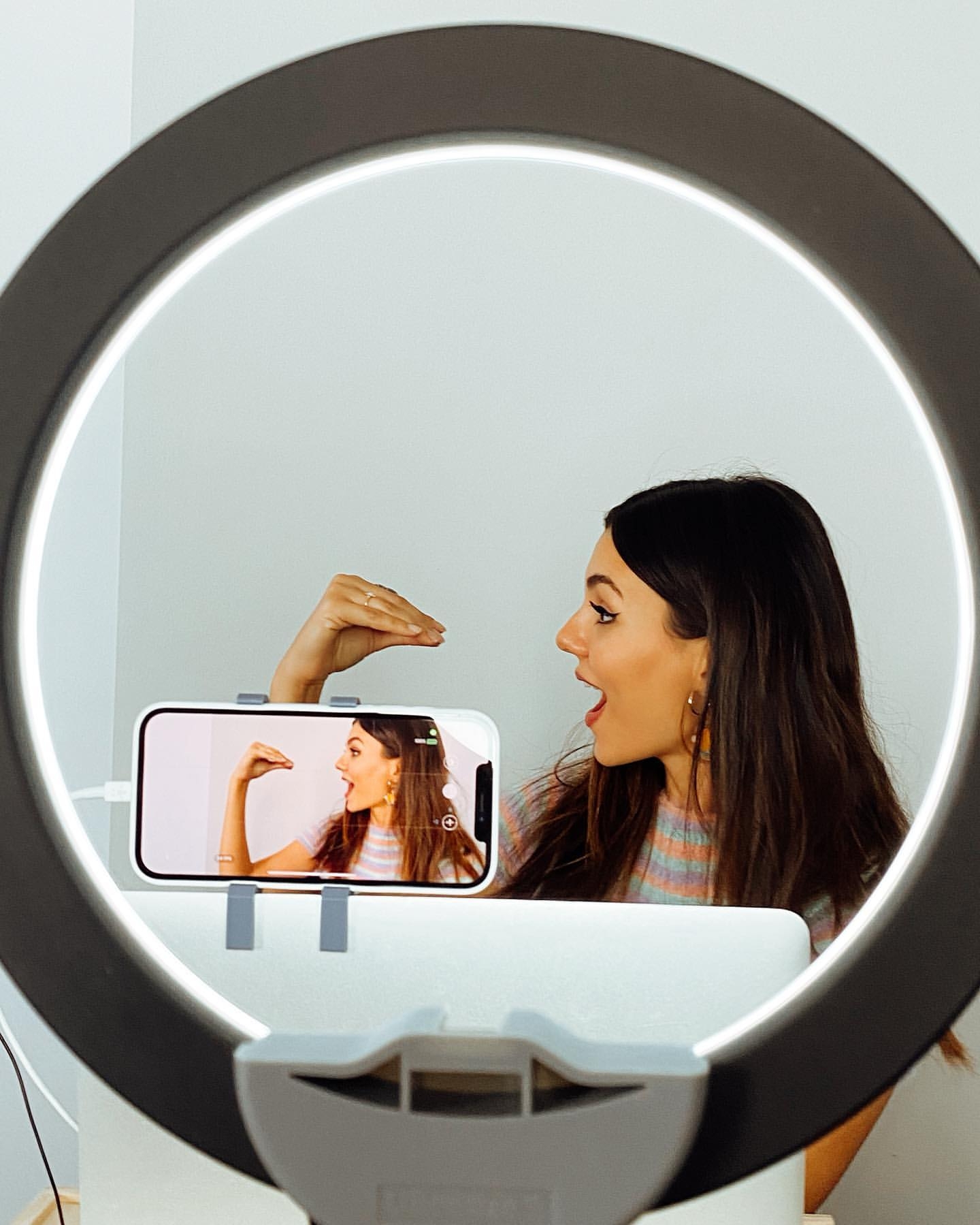 Talk to the hand | Scrolller