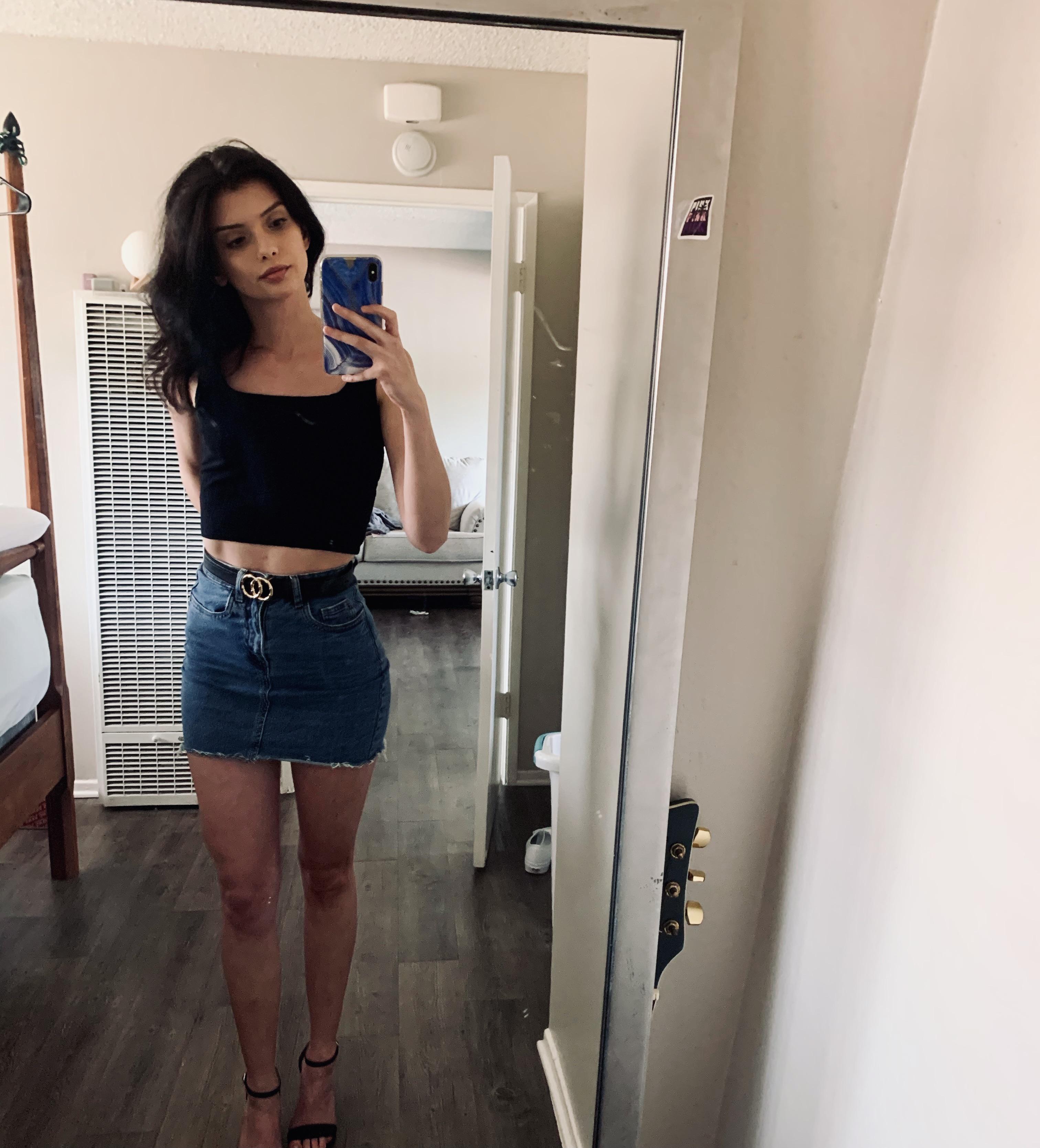 Tall & skinny [23F] | Scrolller