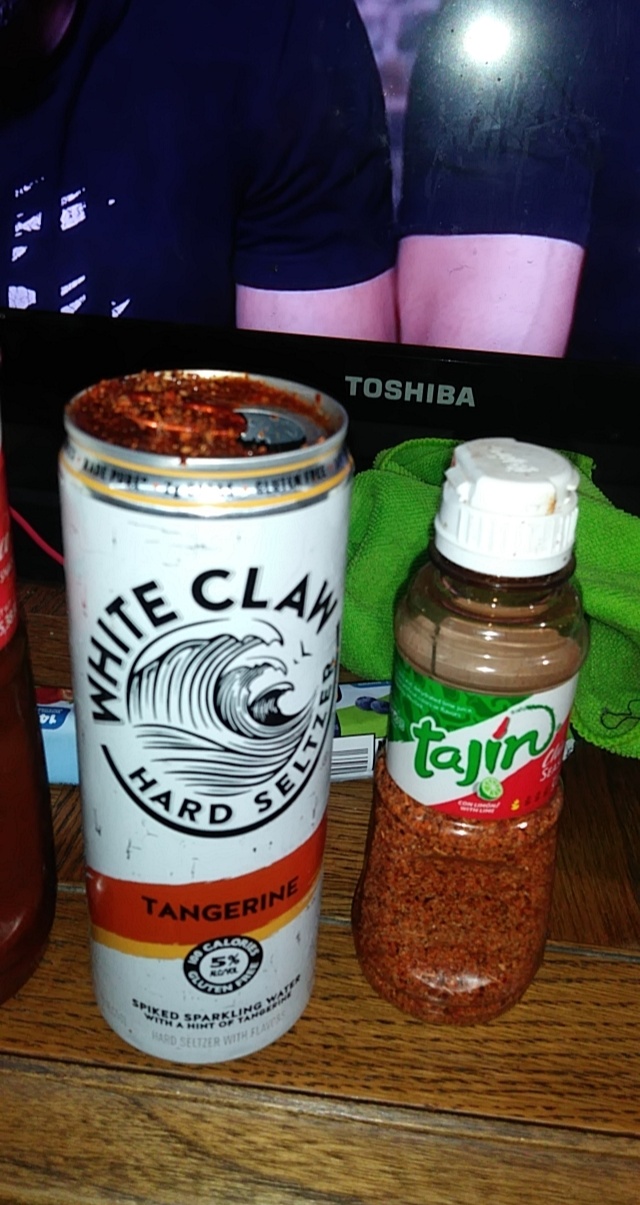 Tangerine claw with tajin and chamoy 🔥 | Scrolller