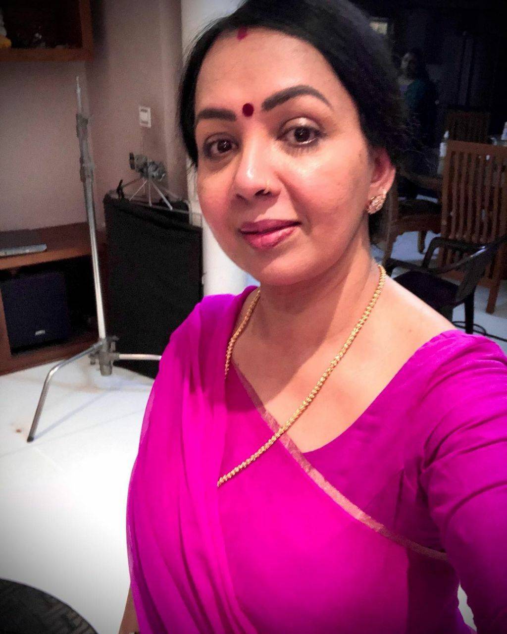 Tara aunty | Scrolller