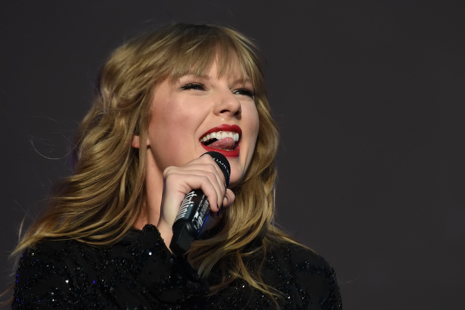 Taylor Swift | Scrolller