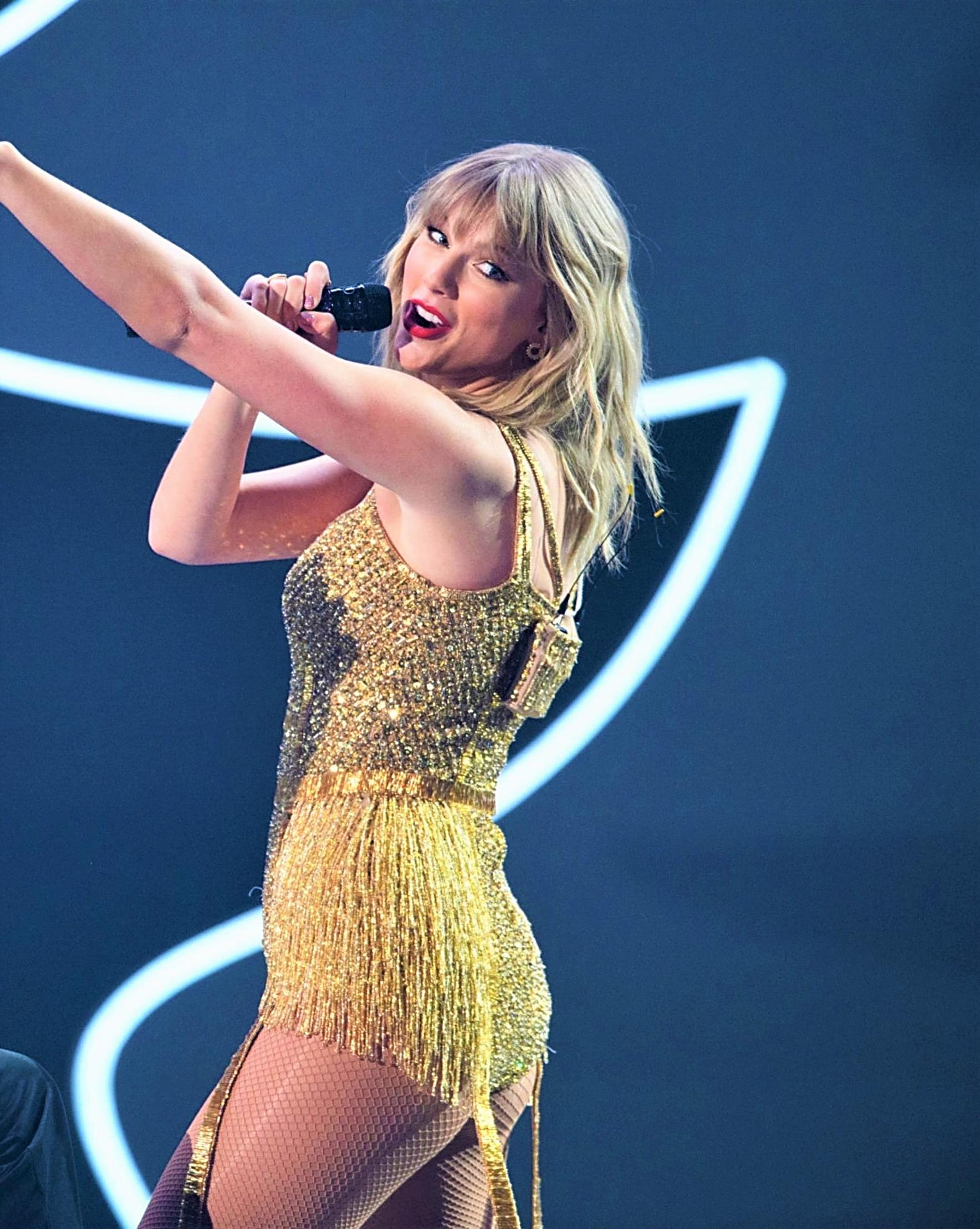 Taylor Swift | Scrolller