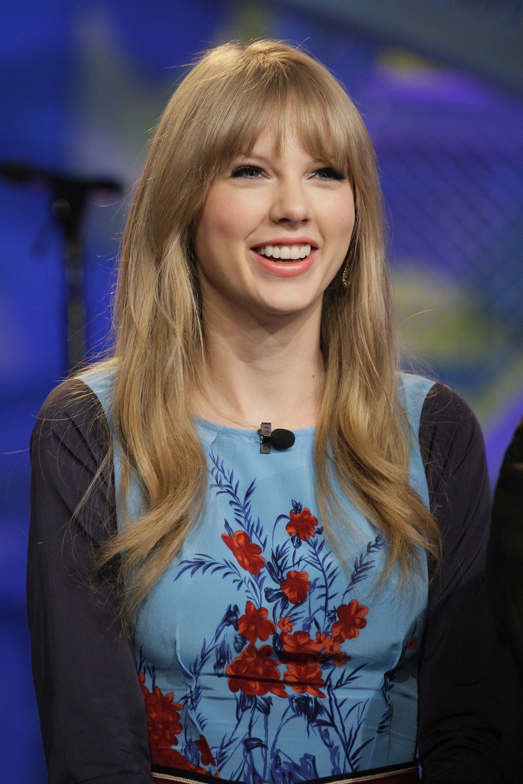 Taylor Swift [2000 X 3000] | Scrolller