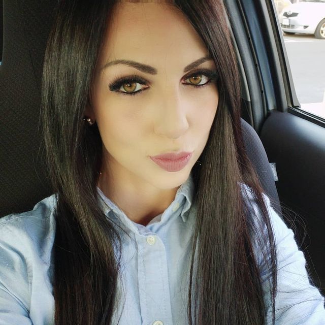 Tell me something nice F28 | Scrolller