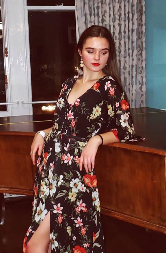 [discord] if you want to worship her the way I do hmu | Scrolller