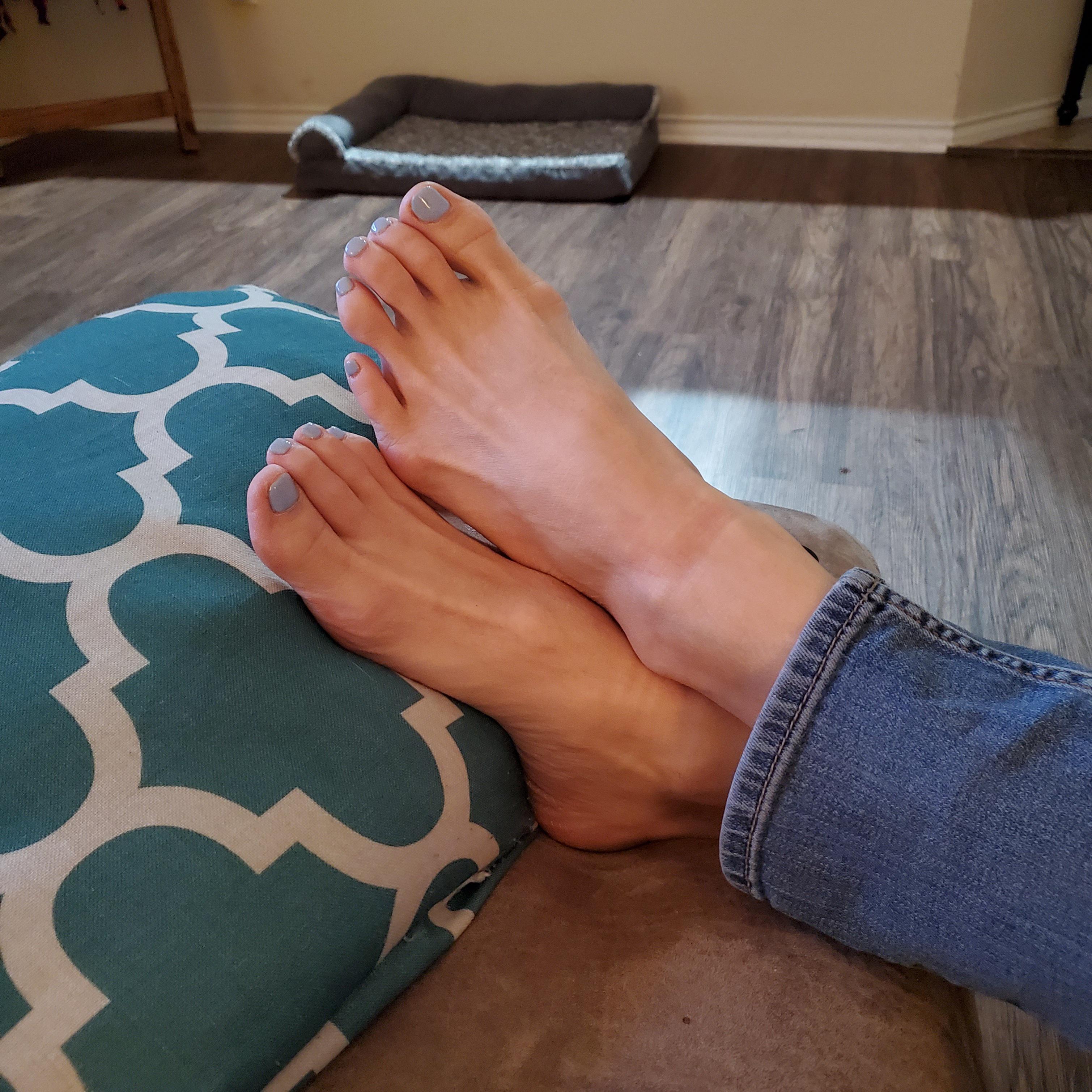 TGIF Thank God It's FEET! Lol | Scrolller TGIF Thank God It's FEET! Lol | Scrolller