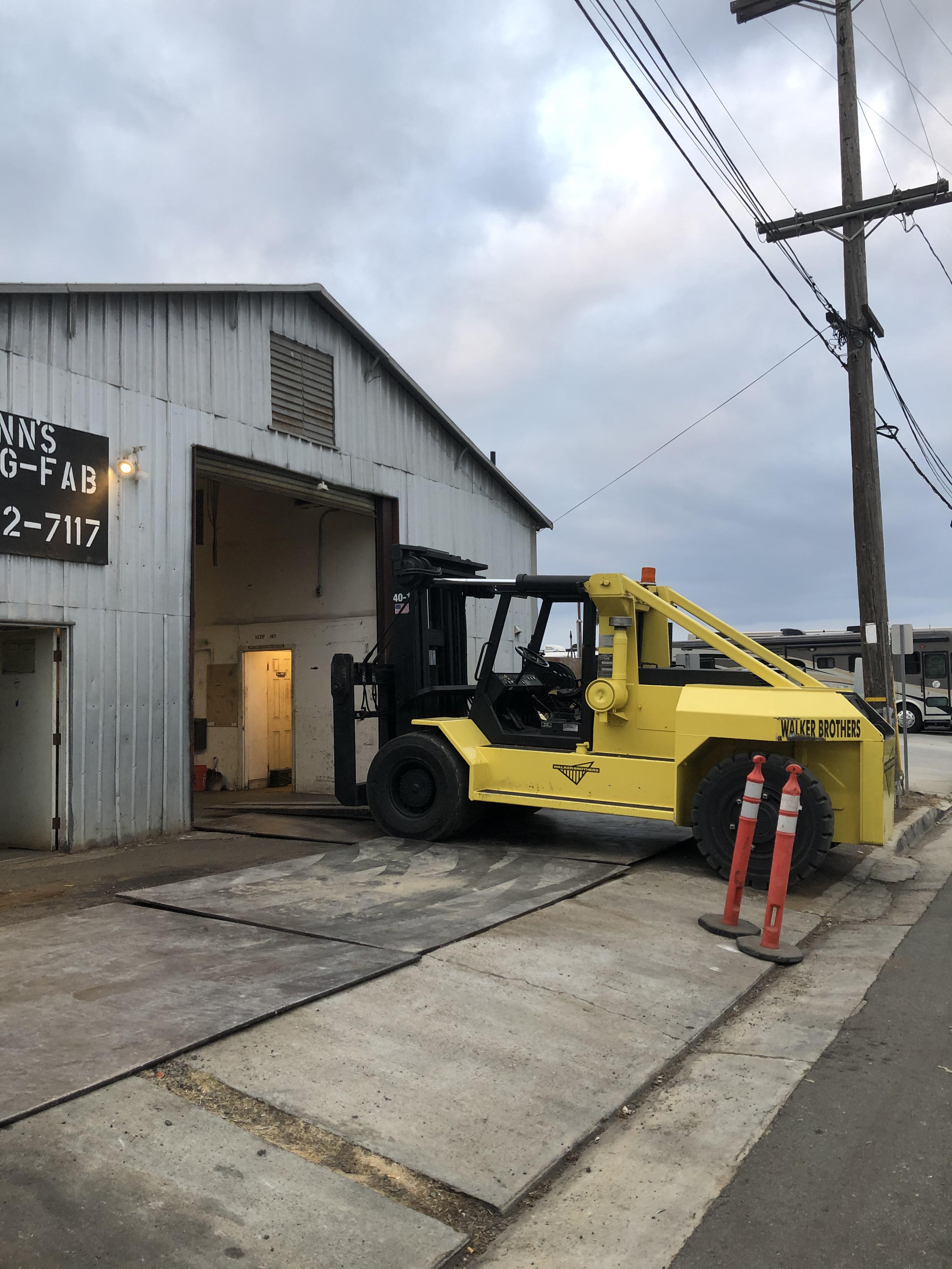 That ain’t a forklift, THIS is a forklift | Scrolller