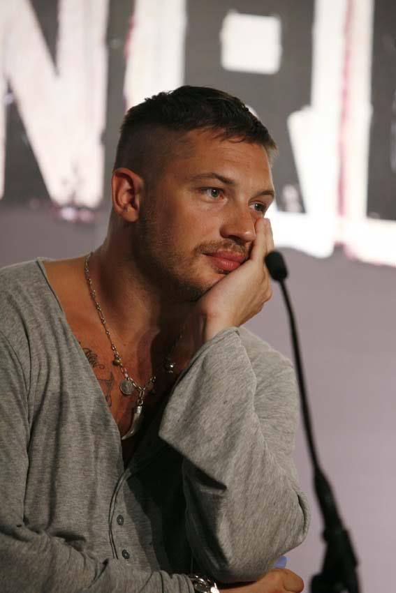 That collar bone. | Scrolller