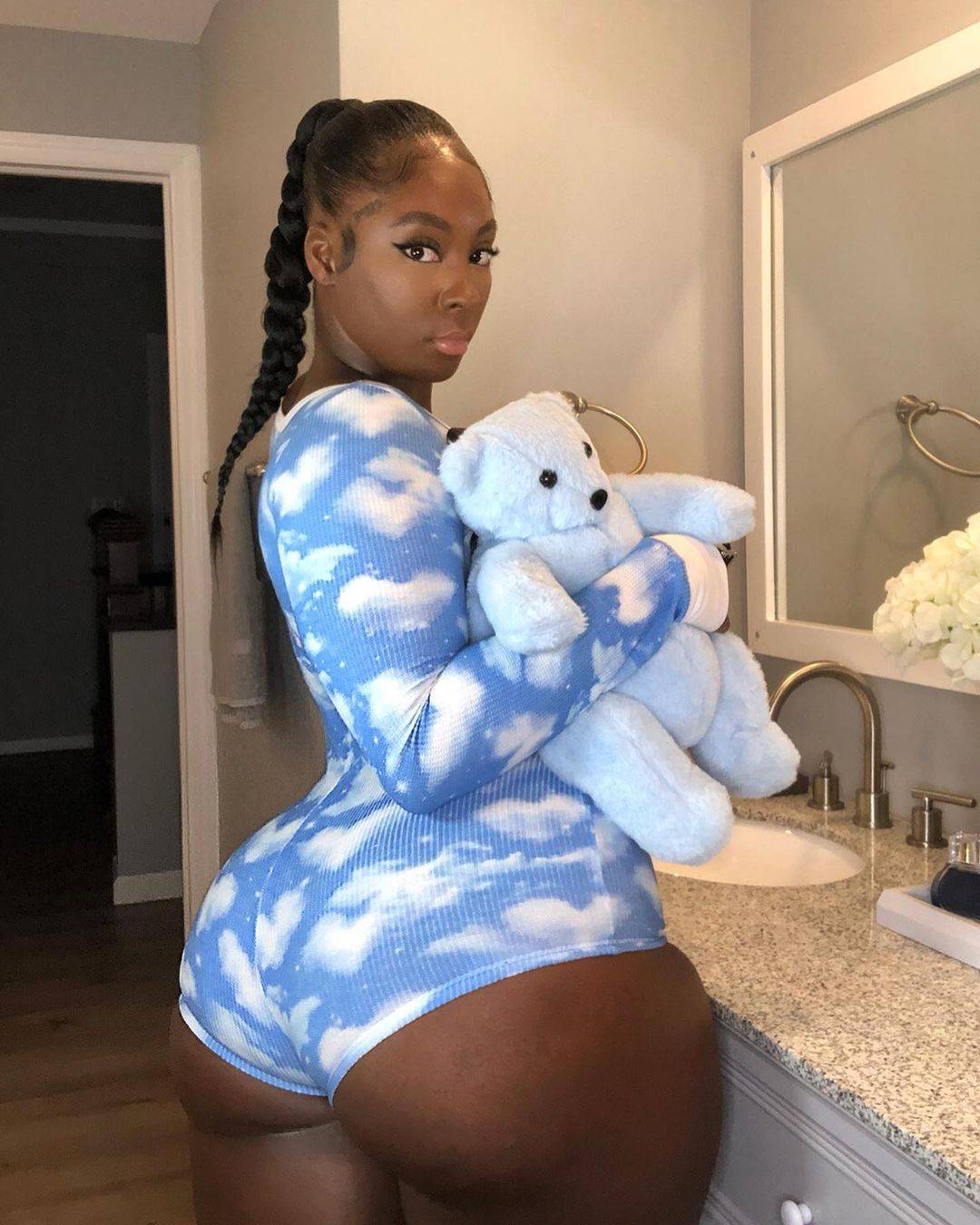 The back | Scrolller