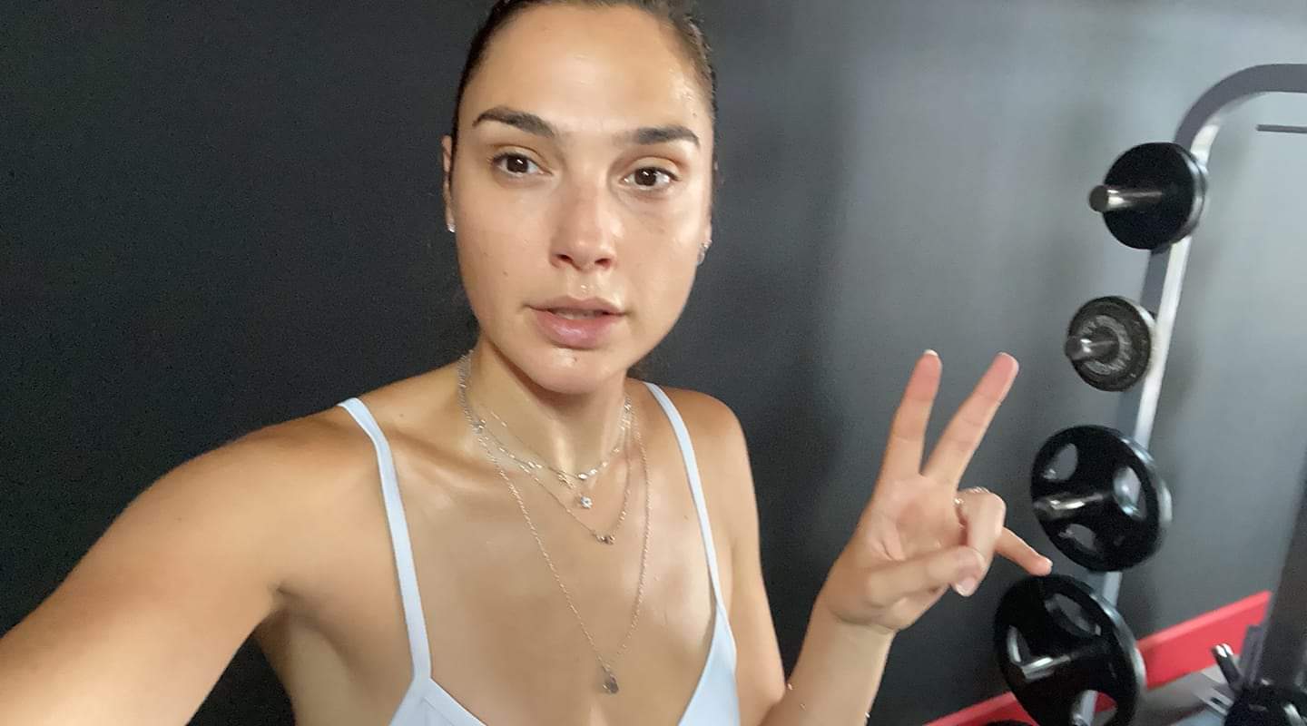 The beautiful Gal Gadot showing off her sweaty body | Scrolller