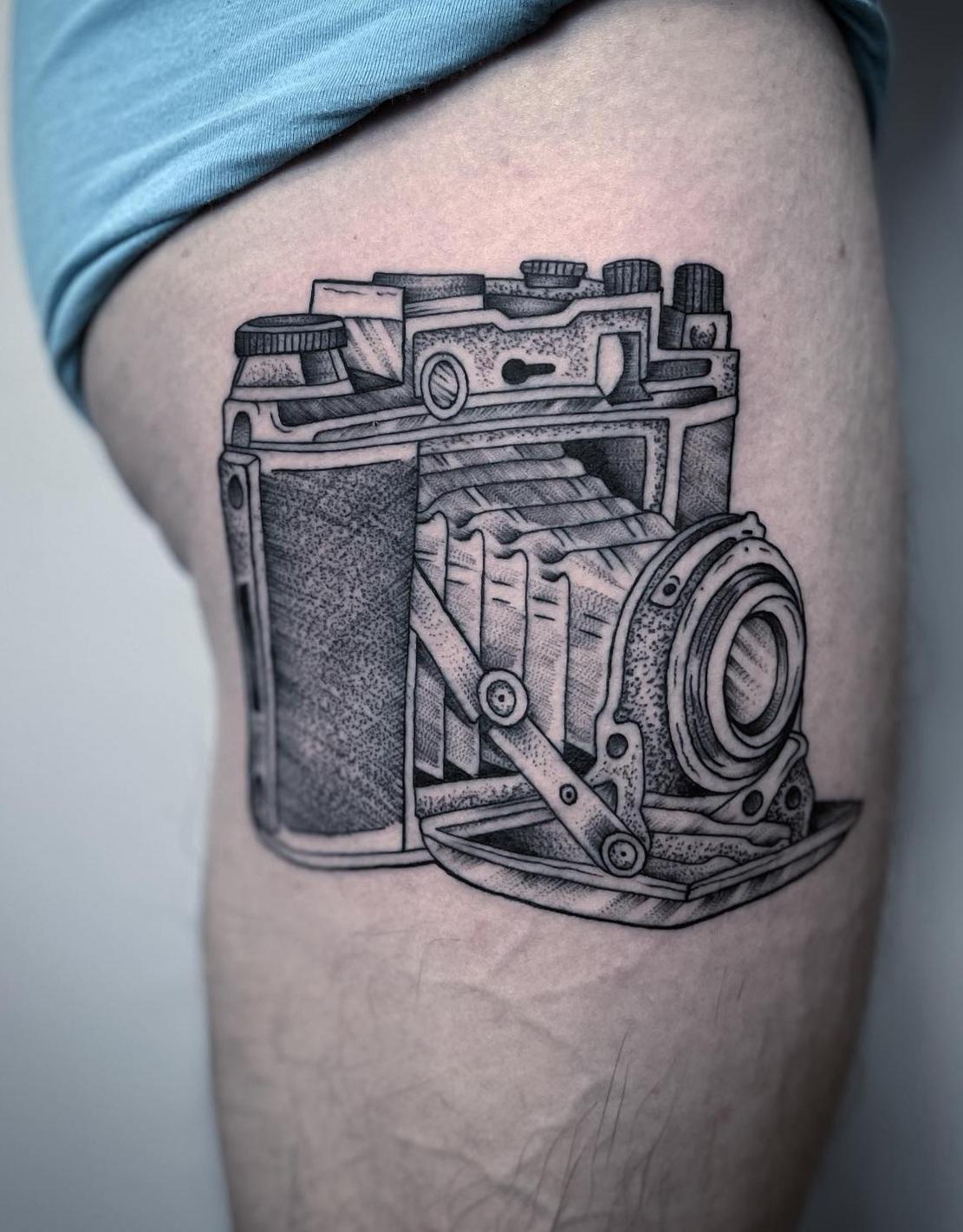 The beginning of my leg sleeve...my first leg tat at 35 🤭 Tattoo by Peter from Savannah Ink ...