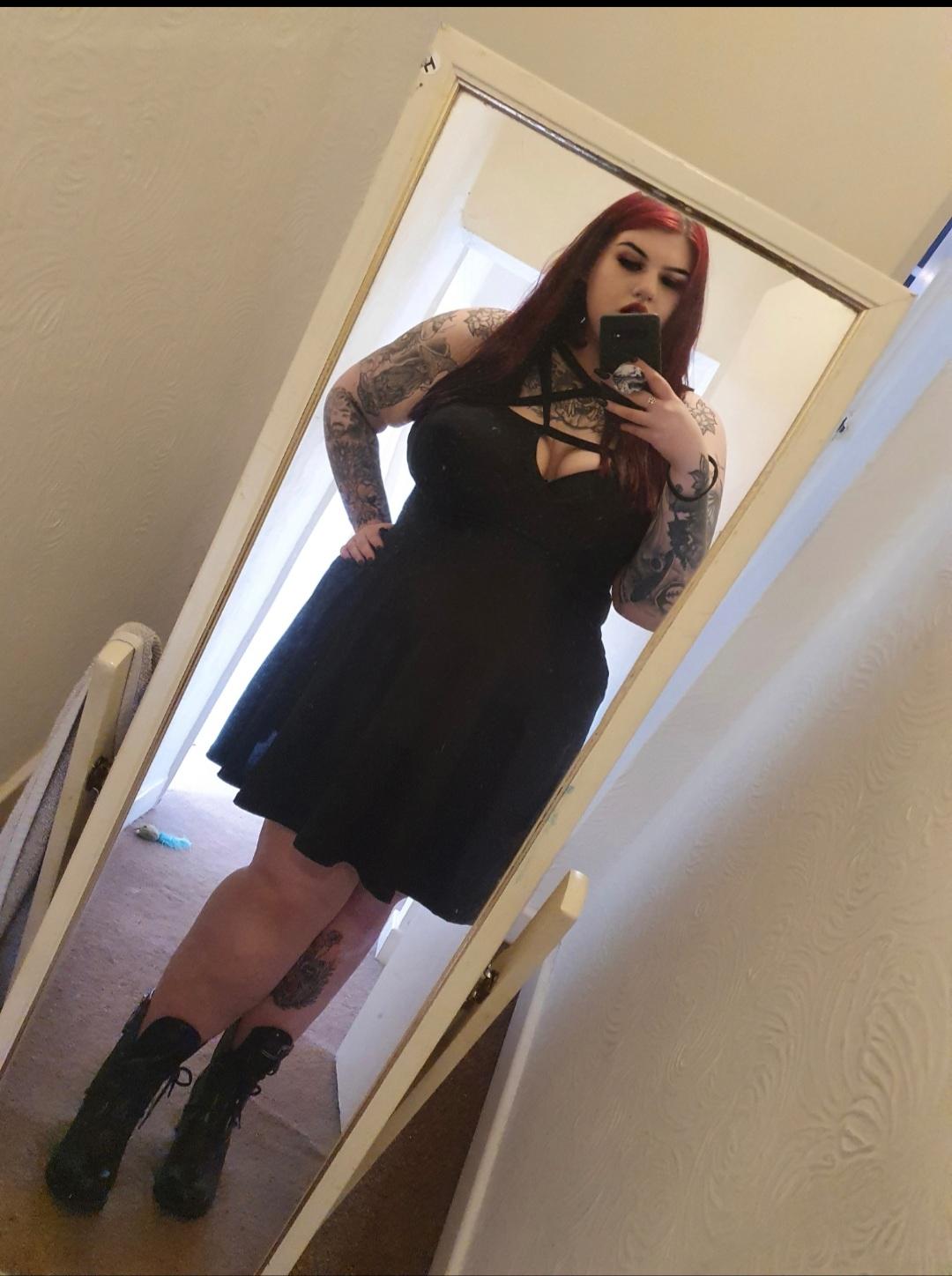 your big tiddy goth gf | Scrolller