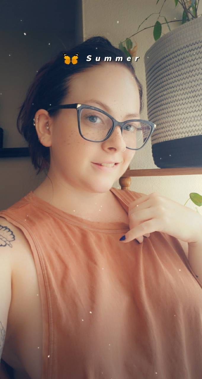 The color of this crop top reminds me of warmer weather 😊 | Scrolller