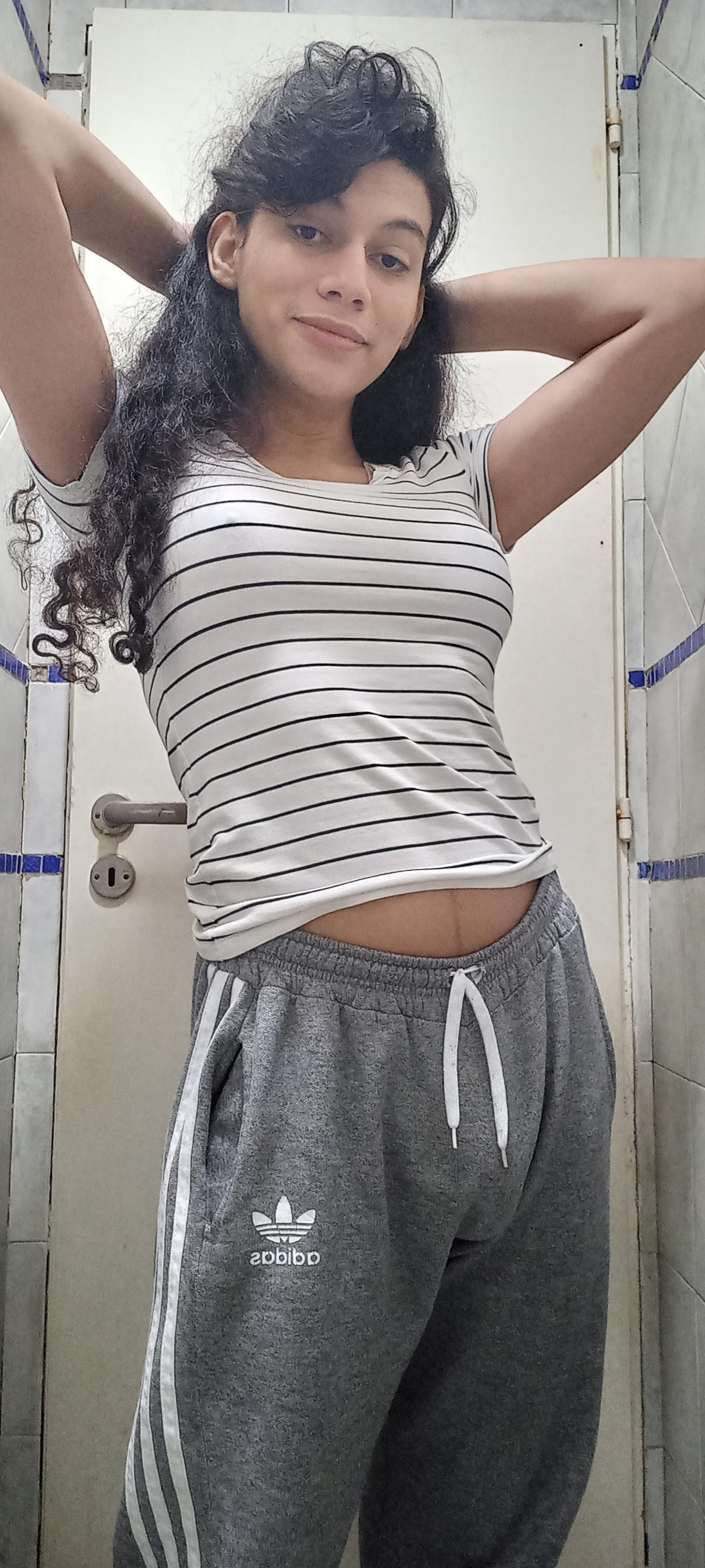 The cute neighbor says Hii! | Scrolller