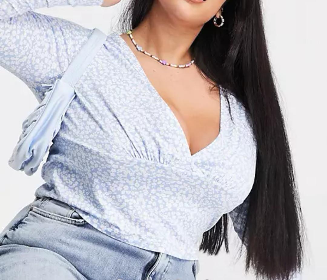 The dreaded seam - spotted on a well known online shop | Scrolller