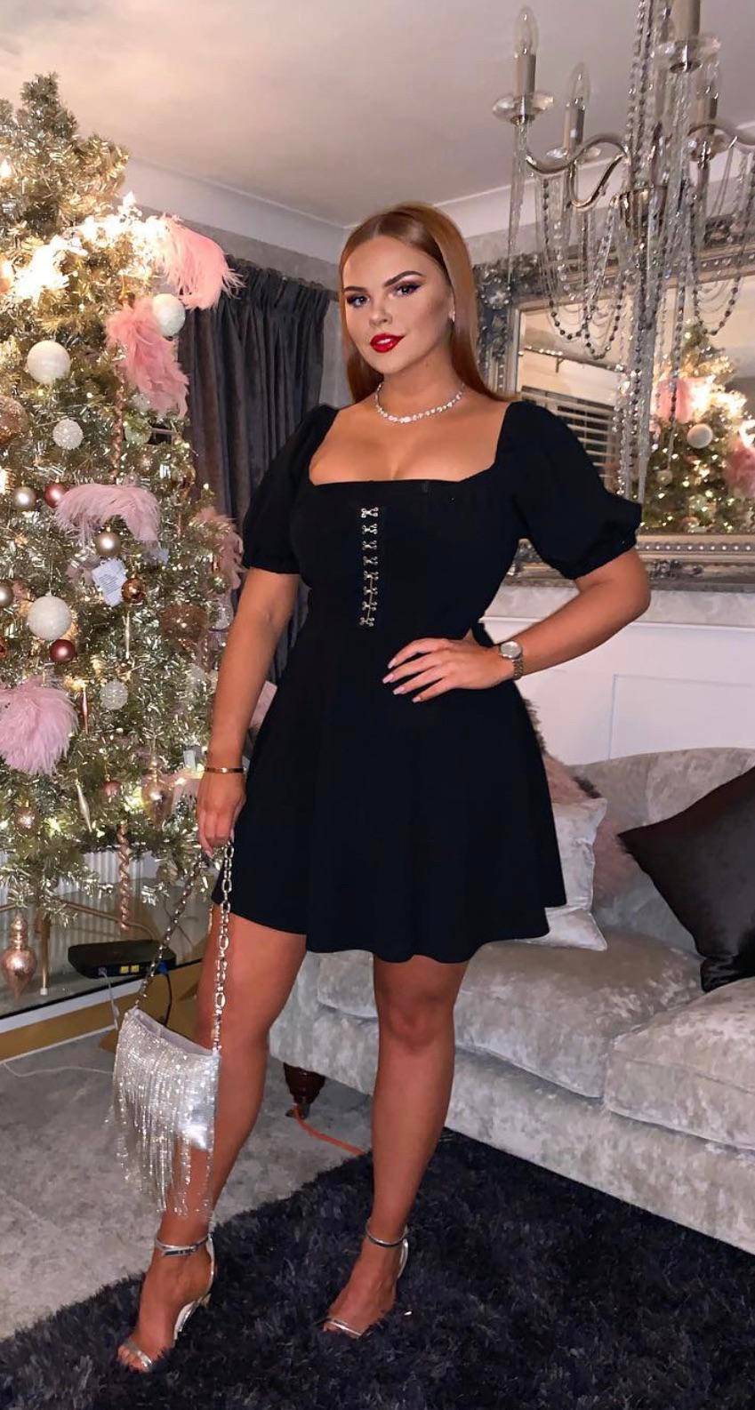 The dress barley holds them in | Scrolller